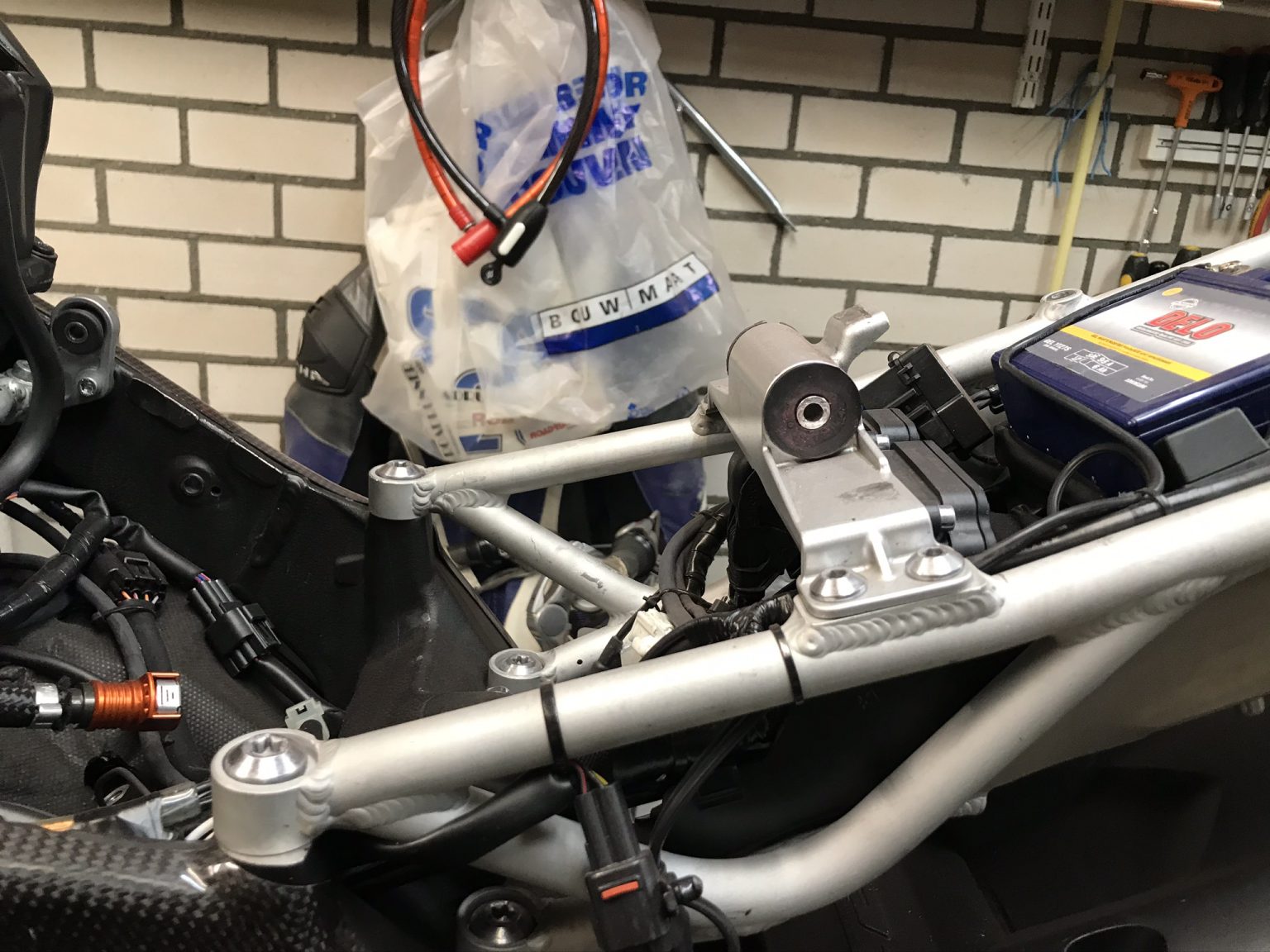 R6 2017 aluminium subframe - www.jmraceradiators.com