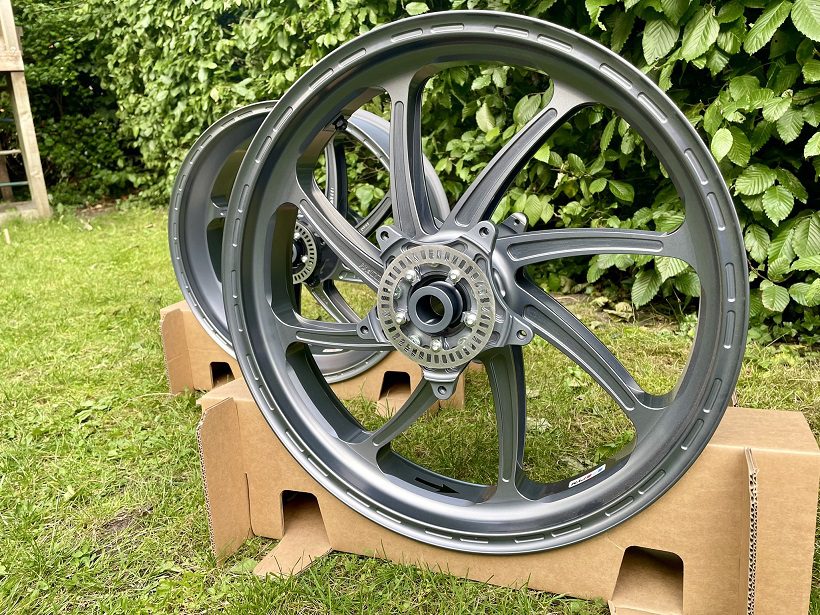 R1 2020-2025 PVM alloy wheels 8-spokes titanium - www.jmraceradiators.com