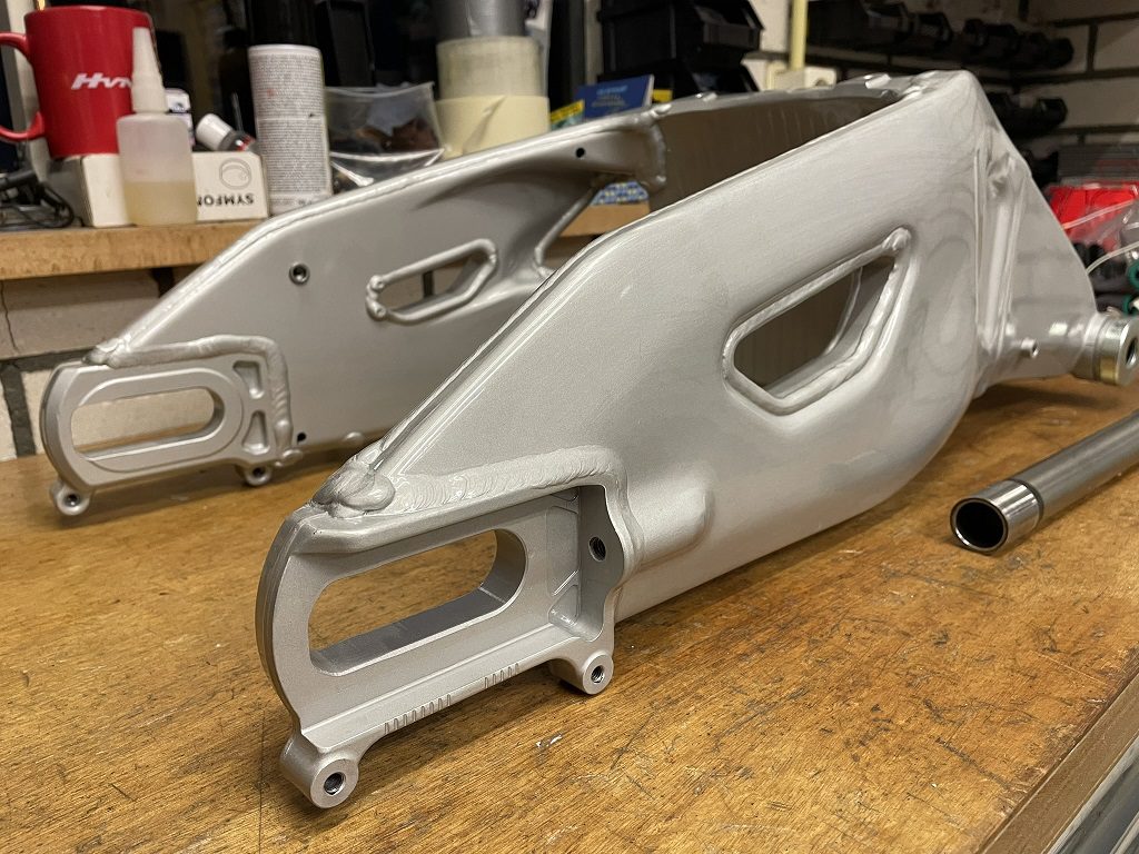 R1 2015-2019 swingarm - www.jmraceradiators.com