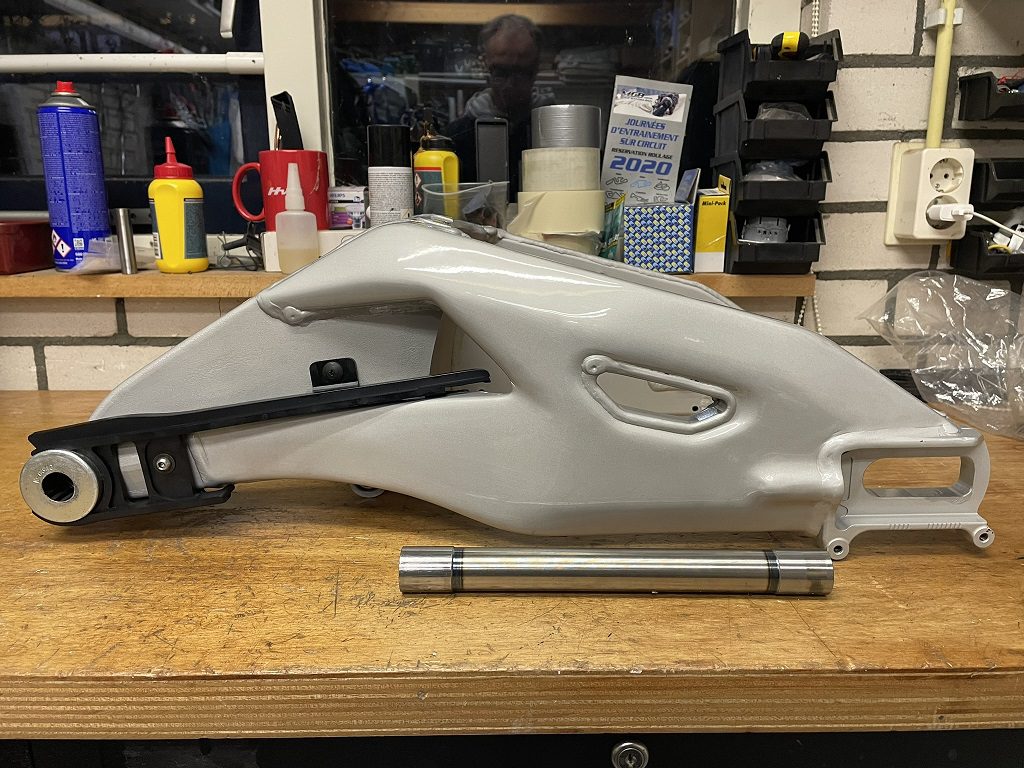 R1 2015-2019 swingarm - www.jmraceradiators.com